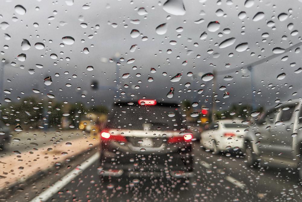 Is It Legal to Drive With Hazards on in the Rain in Florida?